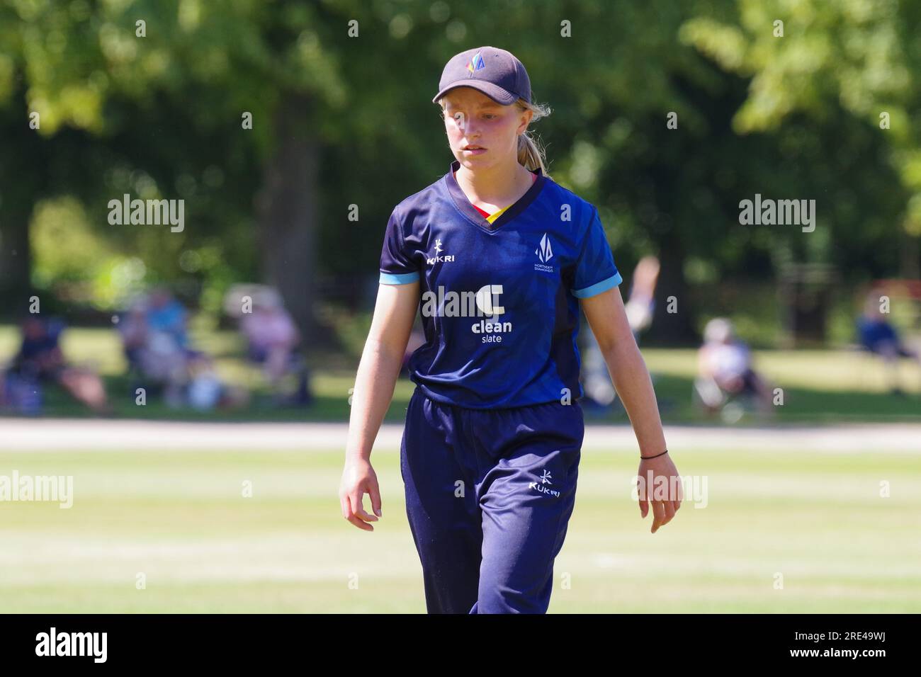 Queens park chesterfield cricket hi-res stock photography and images ...