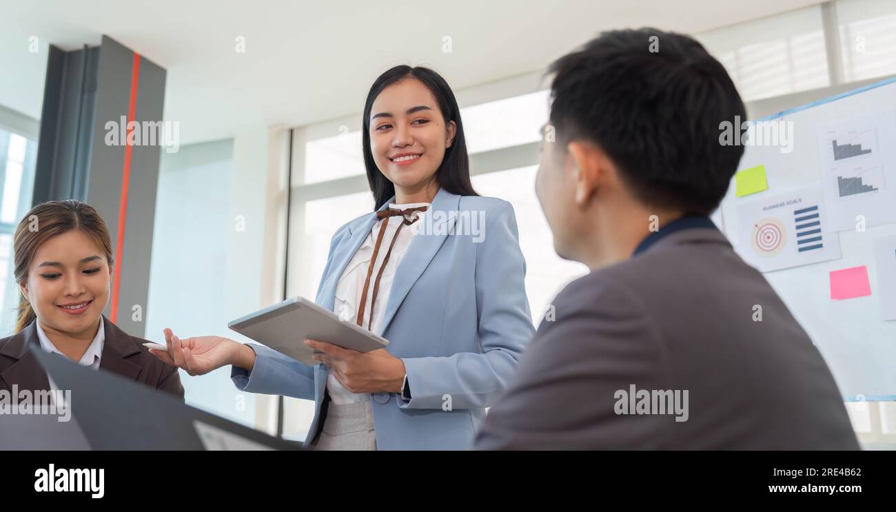 Business team briefing of financial analyze about company graph profit ...