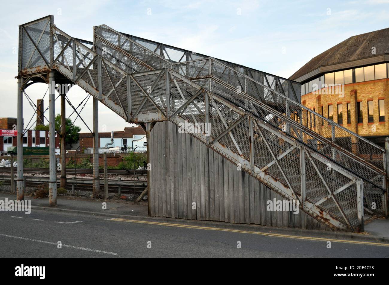 Pedestrian railway bridge footbridge hi-res stock photography and ...