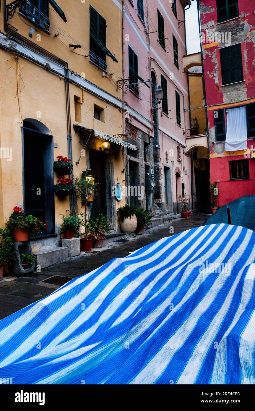 Vernazza trattoria hi-res stock photography and images - Alamy