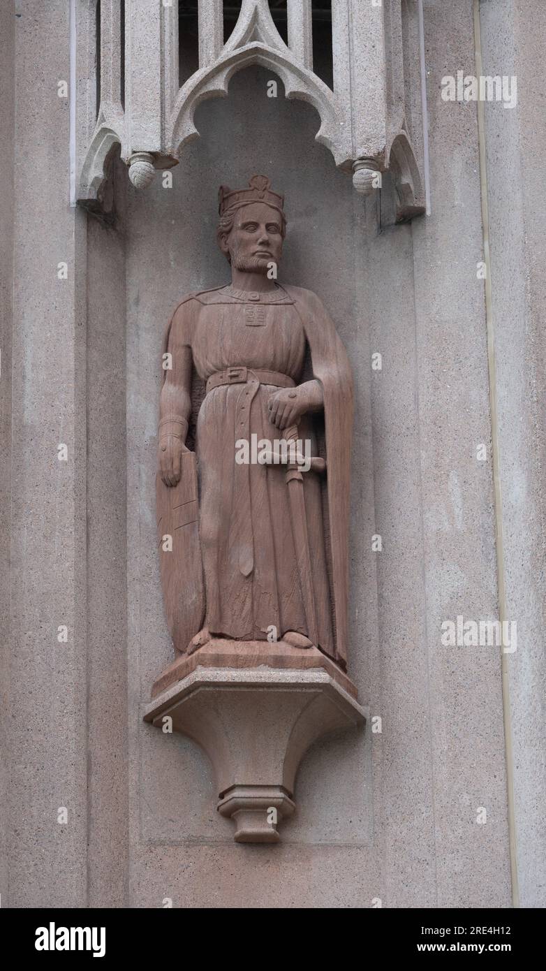 King statue on the renovated and relocated Coventry Cross, Coventry, UK ...