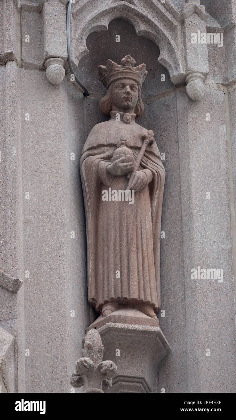 King statue on the renovated and relocated Coventry Cross, Coventry, UK ...