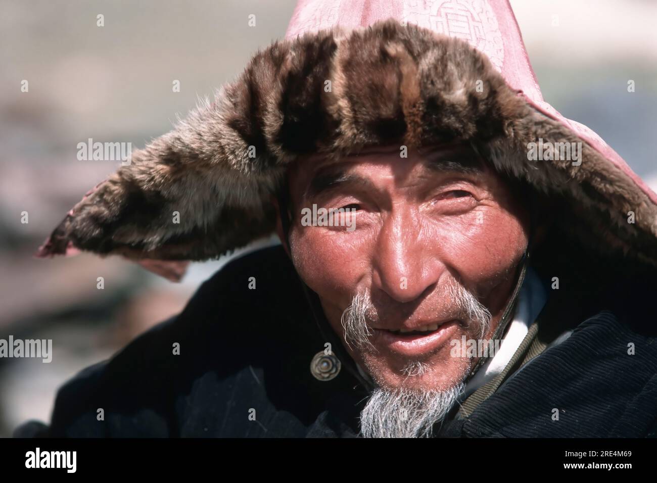 Altai Mountain, Kazakh eagle hunter, Golden Eagle Festival, Bayan Ölgii ...
