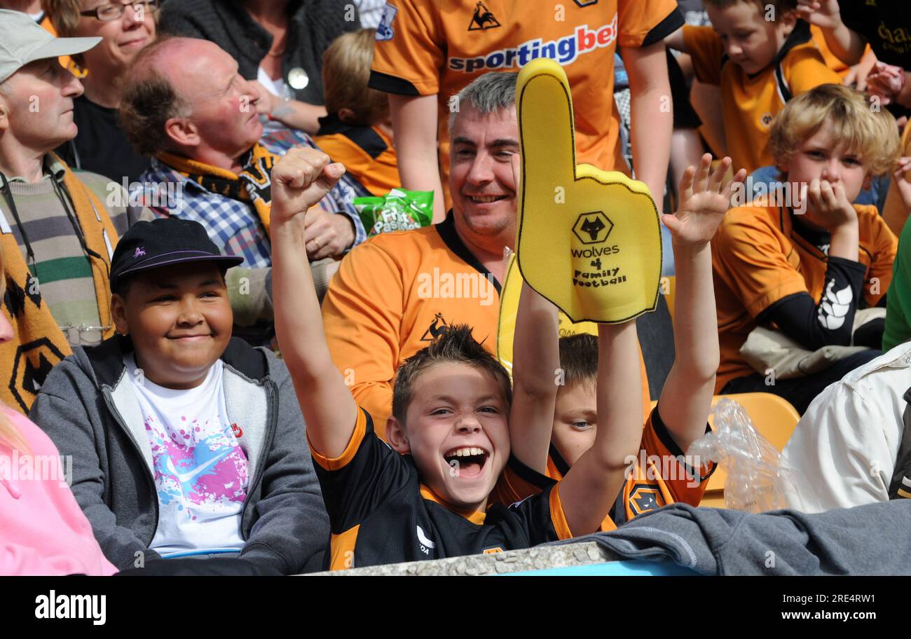 Young premier league fans celebrating hi-res stock photography and ...