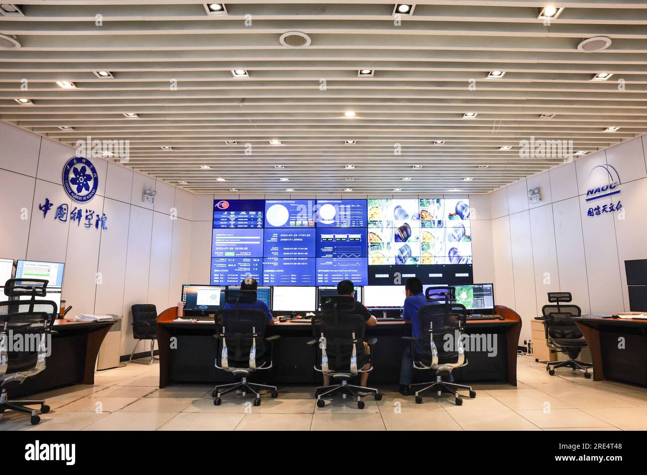 (230725) -- PINGTANG, July 25, 2023 (Xinhua) -- Staff members work at ...