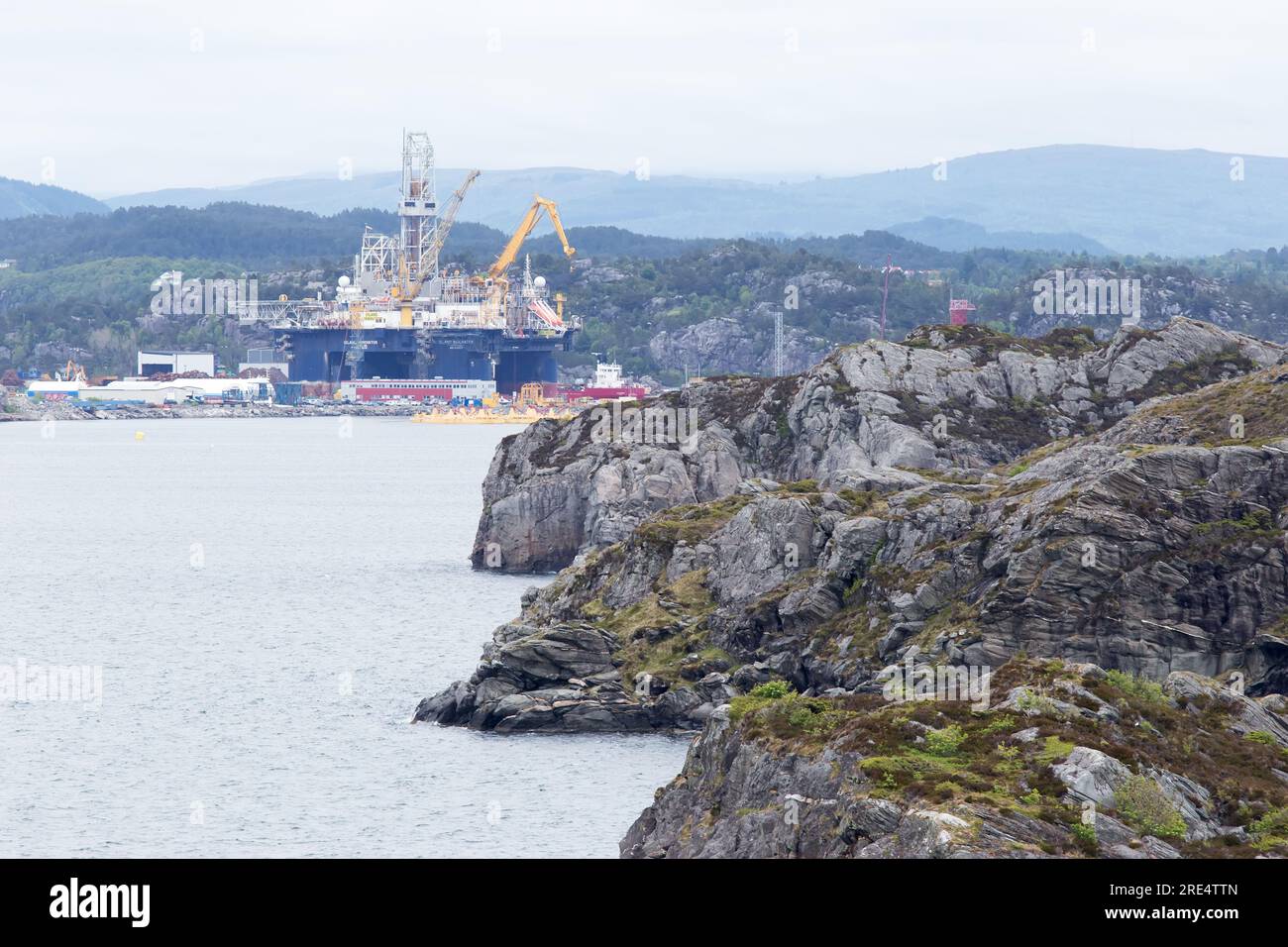 Oil rig platform hi-res stock photography and images - Alamy