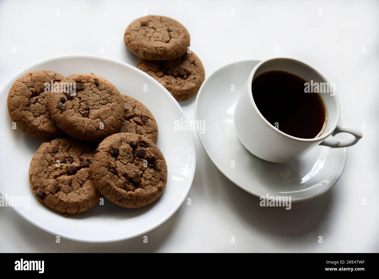 Tea pair and oatmeal cookies with chocolate on a white background ...