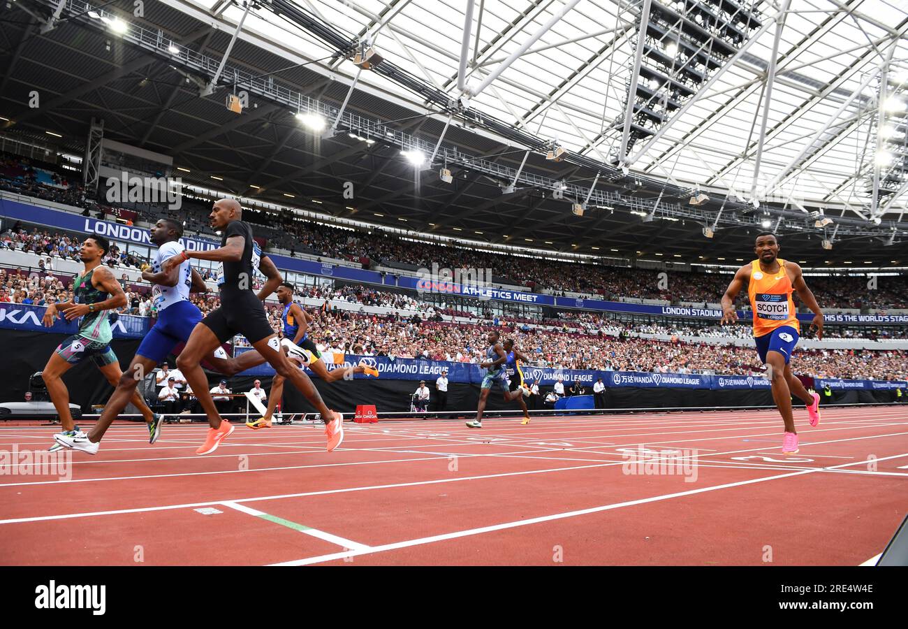 Wayde Van Niekerk of South Africa, Bryce Deadmon and Vernon Norwood of ...