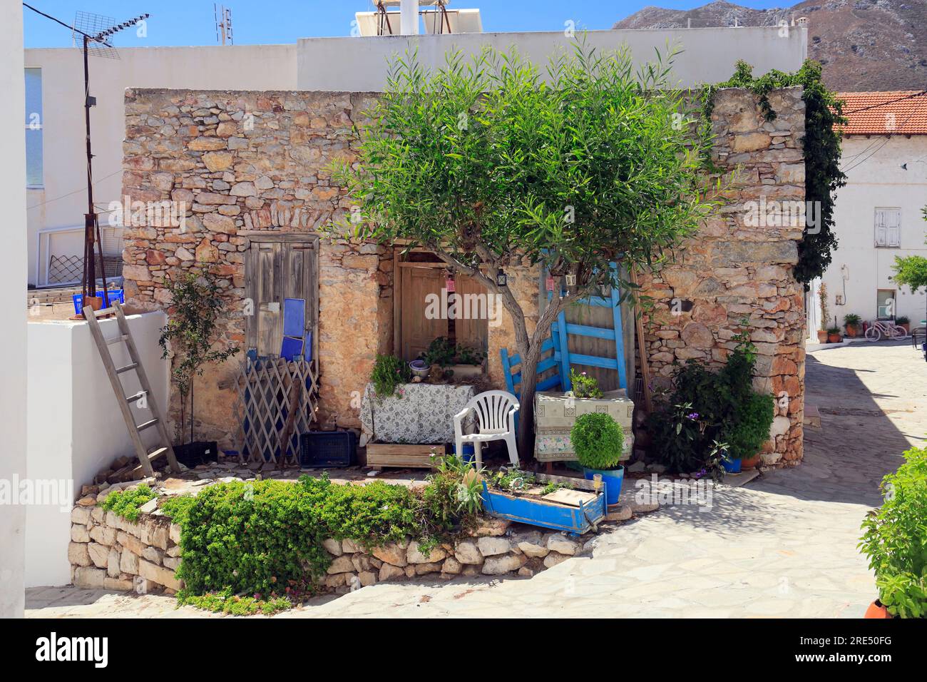 Old stone house greece hi-res stock photography and images - Alamy