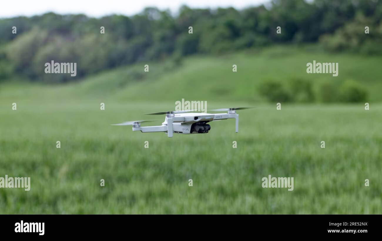 Dji mini 2 drone hi-res stock photography and images - Alamy