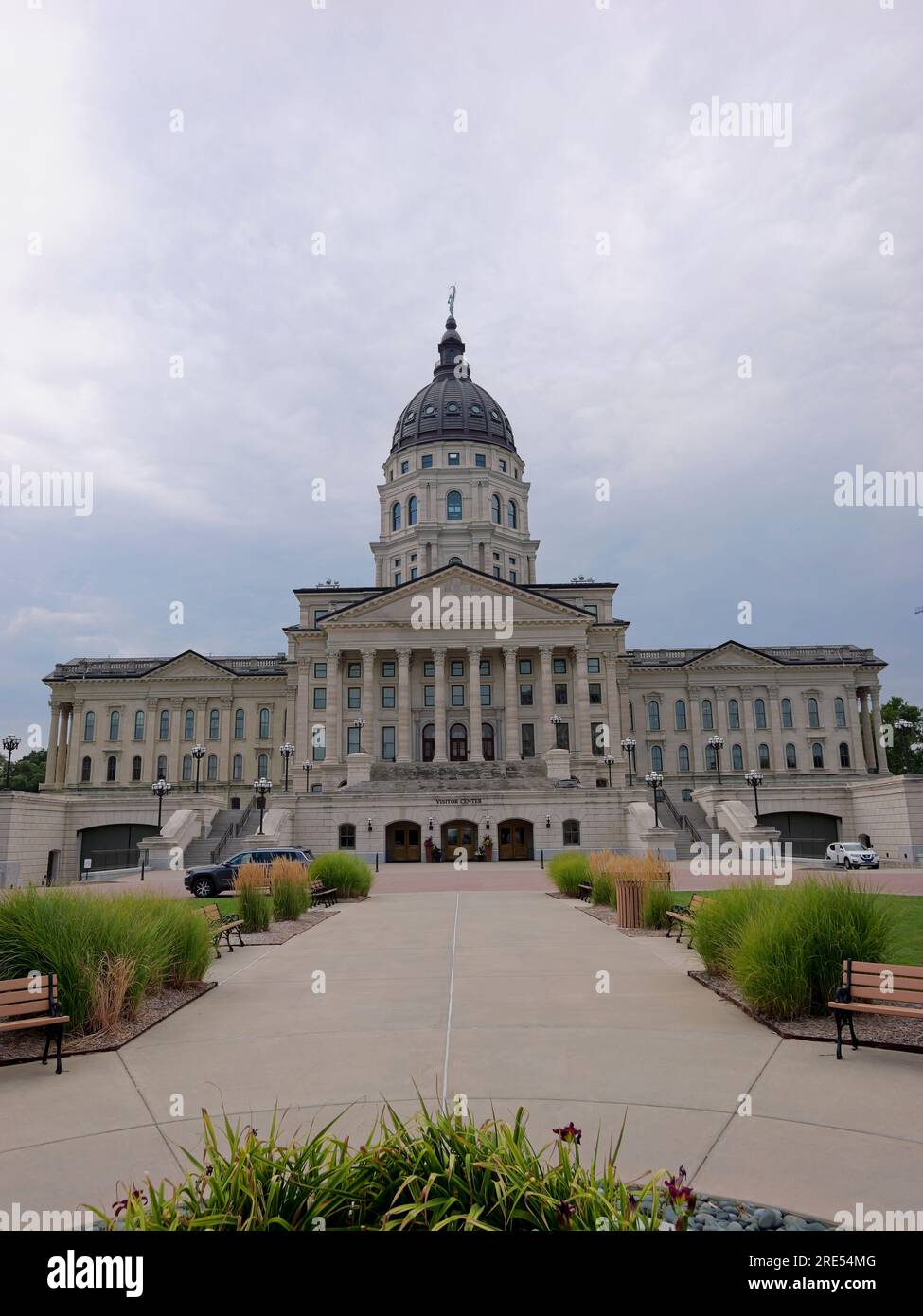 State capital building at topeka hi-res stock photography and images ...