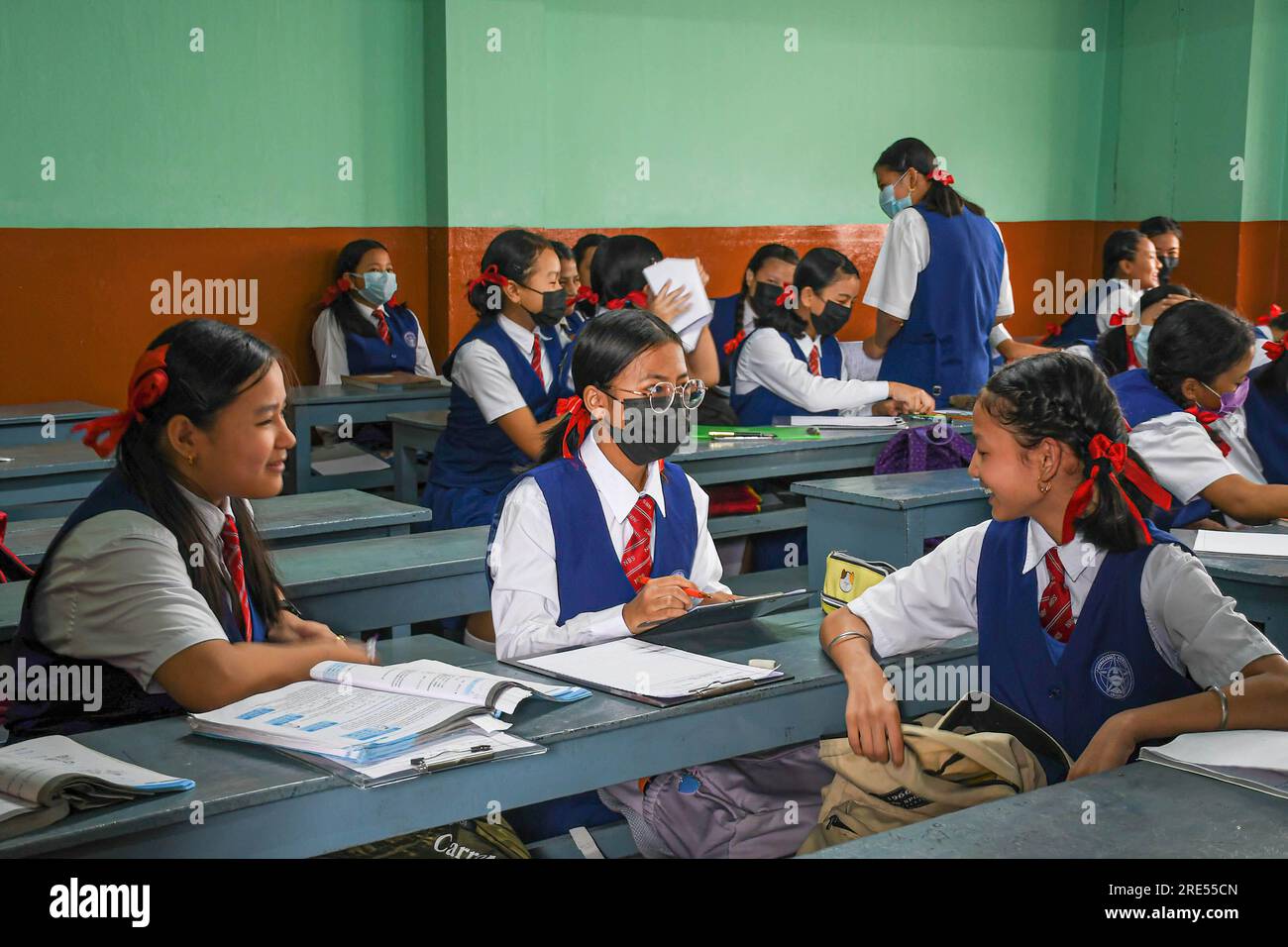 Children following teacher hi-res stock photography and images - Alamy