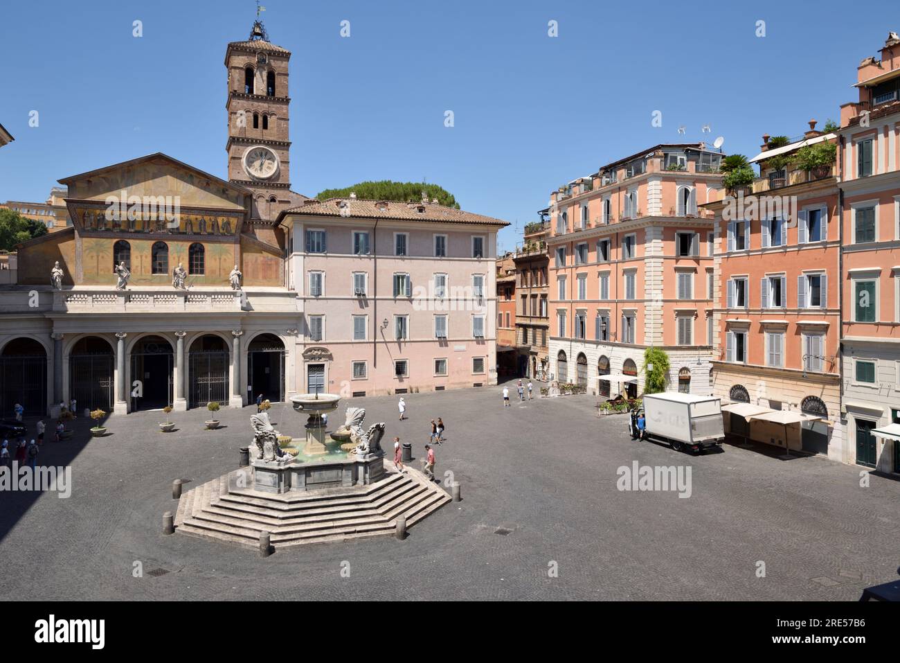Piazza di Santa Maria in Trastevere, Rome, Italy Stock Photo - Alamy