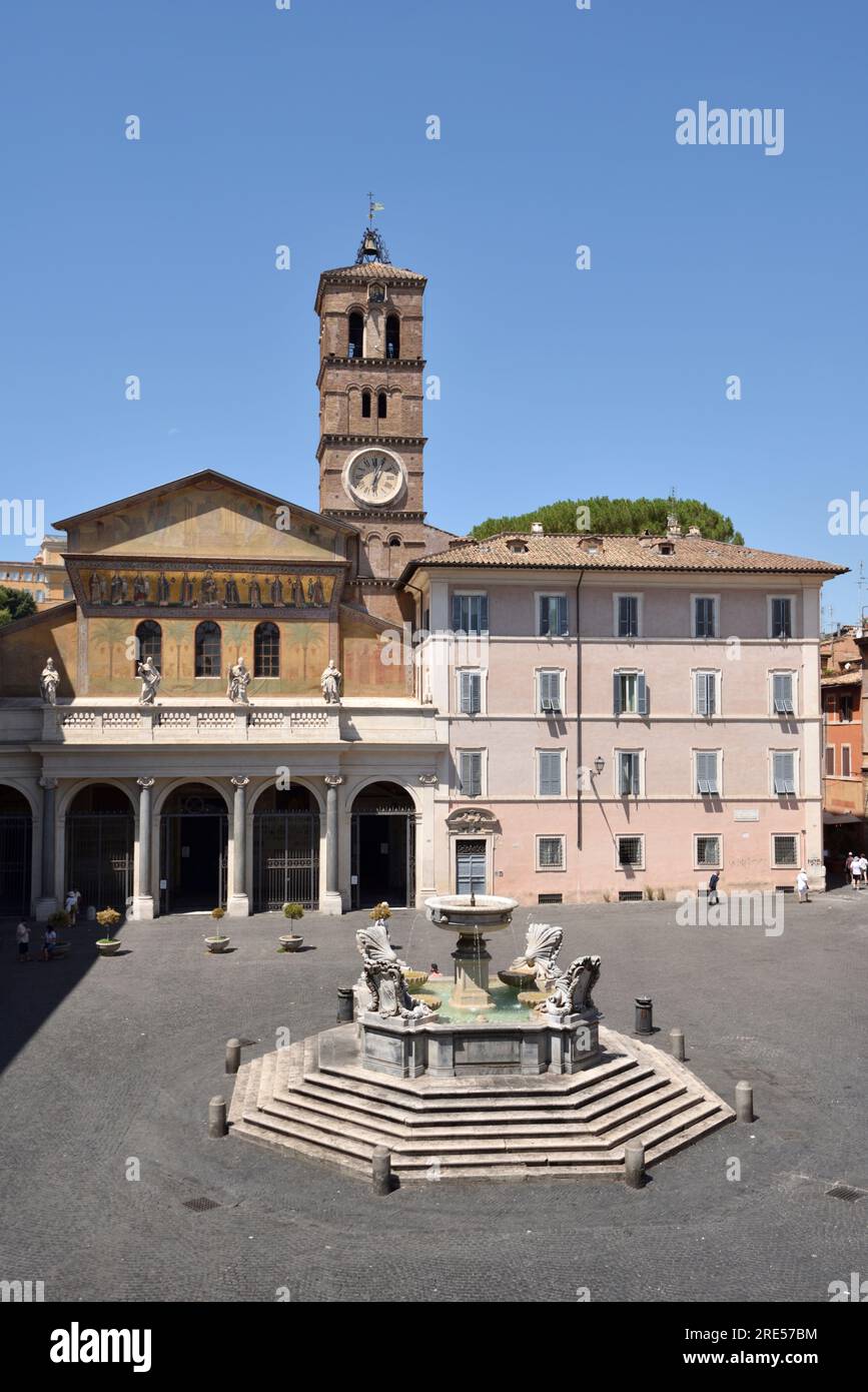 Piazza di Santa Maria in Trastevere, Rome, Italy Stock Photo - Alamy