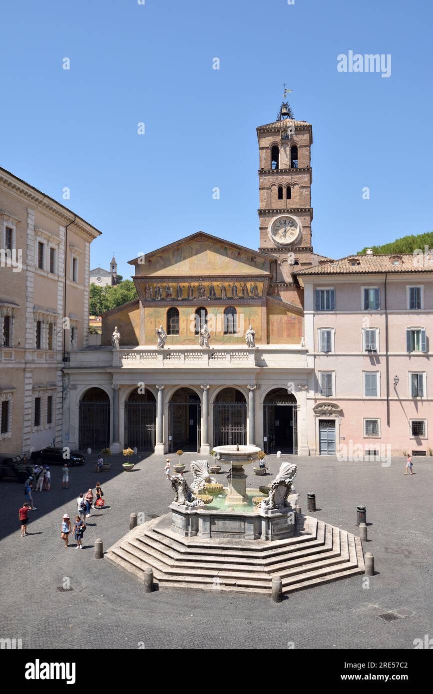 Piazza di Santa Maria in Trastevere, Rome, Italy Stock Photo - Alamy