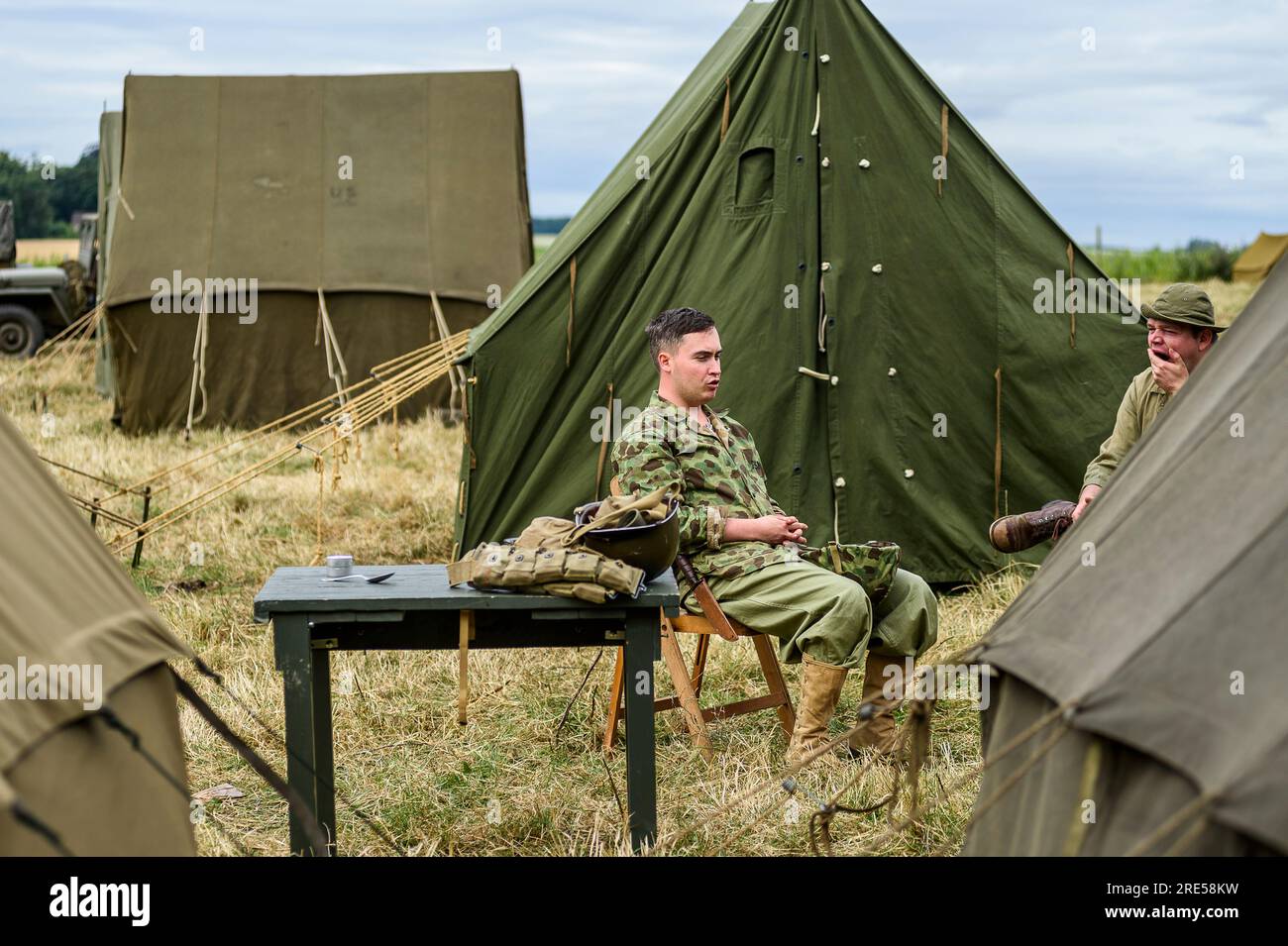 Reconstitution of an allied WWII camp in Maleves-Sainte-Marie | Reconstitution d'un camp ...