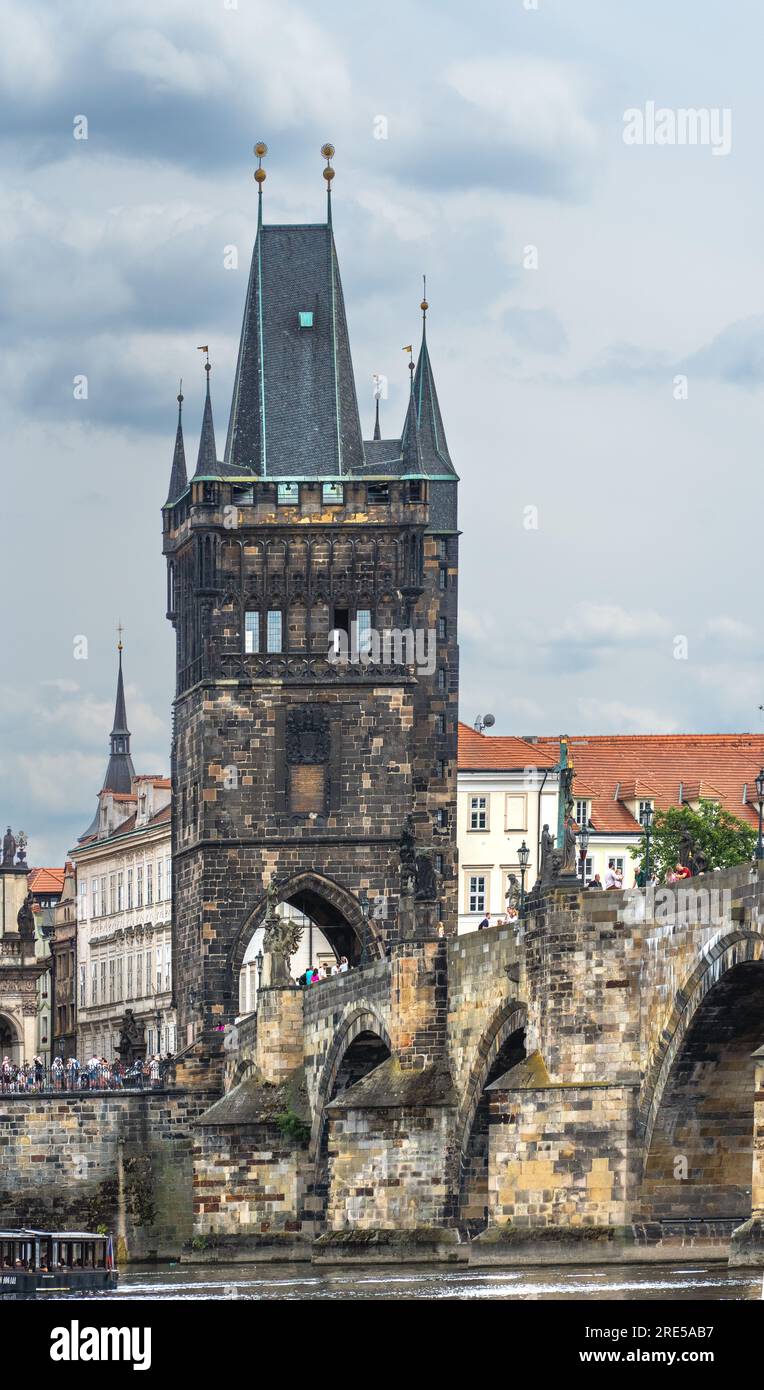 Medieval stone arch bridge hi-res stock photography and images - Alamy