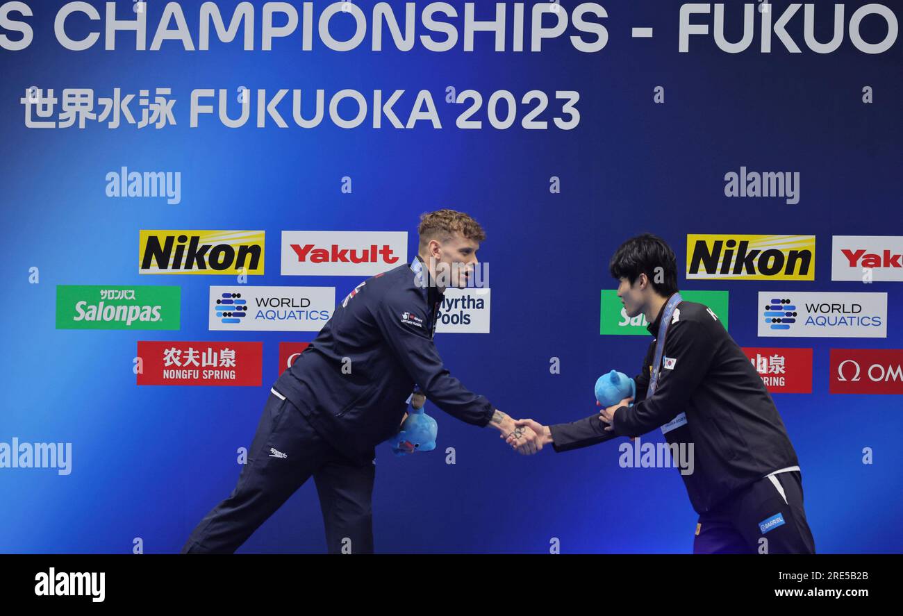 RICHARDS Matthew of United Kingdom (L), winner and HWANG Sunwoo of ...
