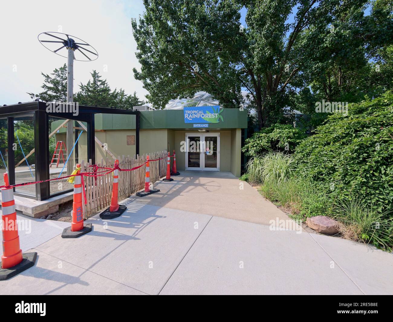 Topeka, Kansas - July 22, 2023: Tropical Building at the Topeka Zoo ...