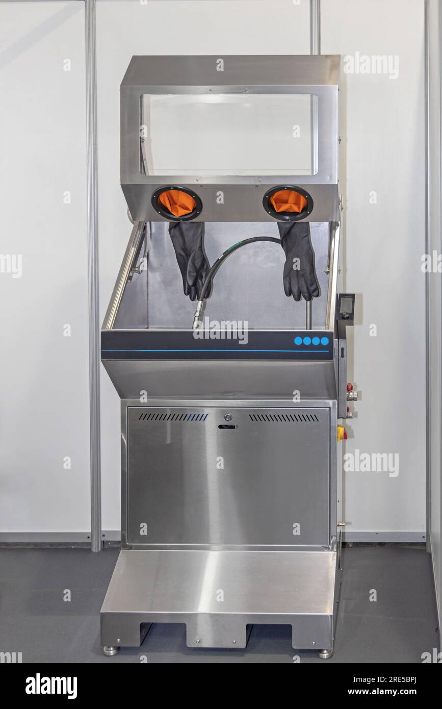 High Pressure Manual Cleaning Cabinet for Automotive Industry Parts ...