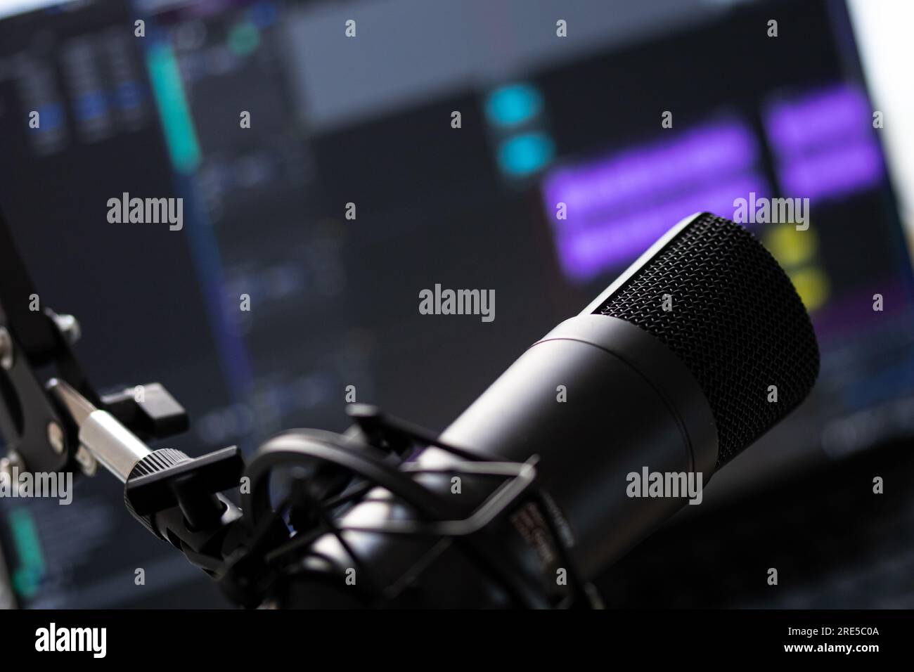 Webinar microphone hi-res stock photography and images - Alamy