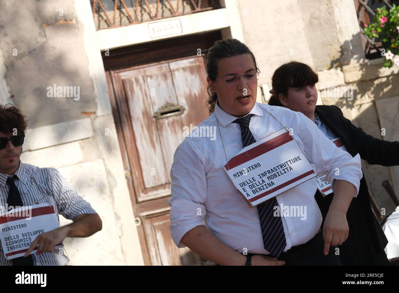 Citizens of the Extinction Rebellion movement protested to denounce the ...