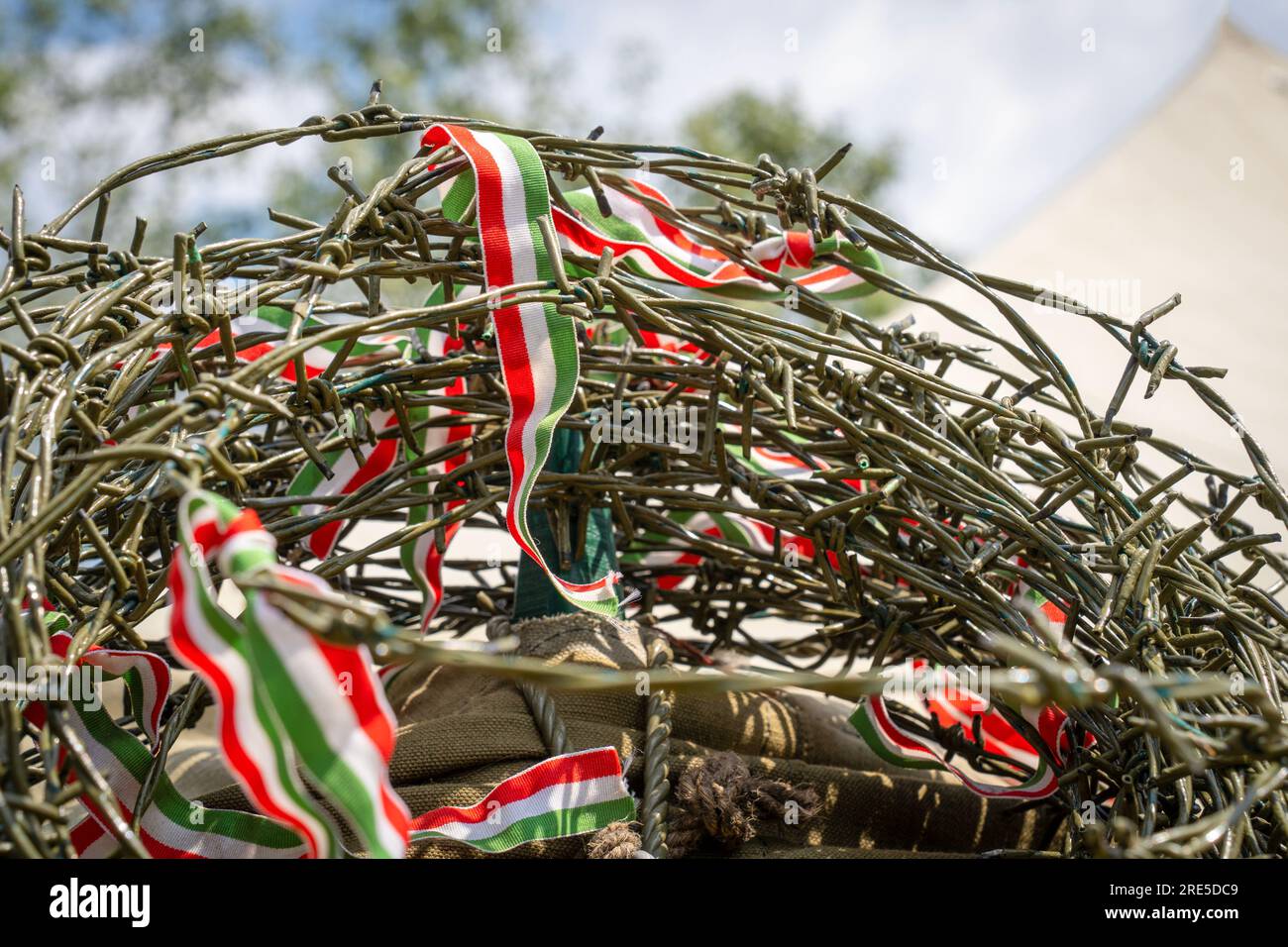 Barbed wire painted green with a ribbon in the Hungarian national color ...
