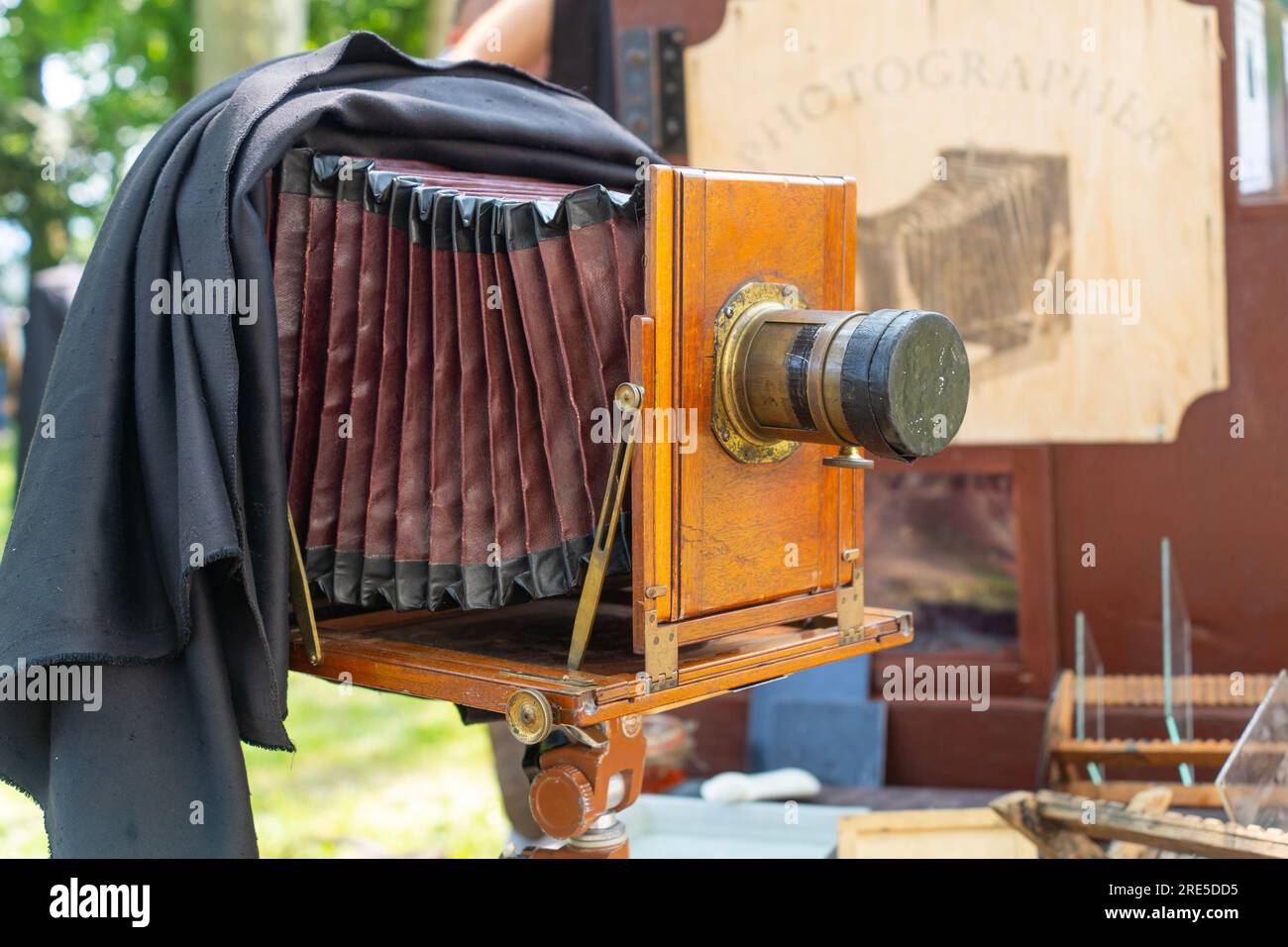 Antique 19th century camera hi-res stock photography and images - Alamy