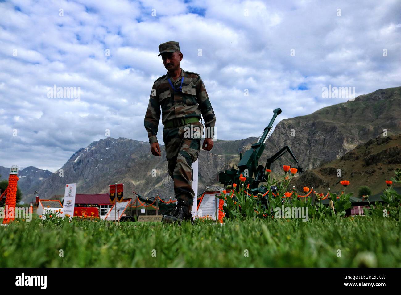 July 25, 2023, Drass Kashmir, India : An Indian army soldier walk near ...