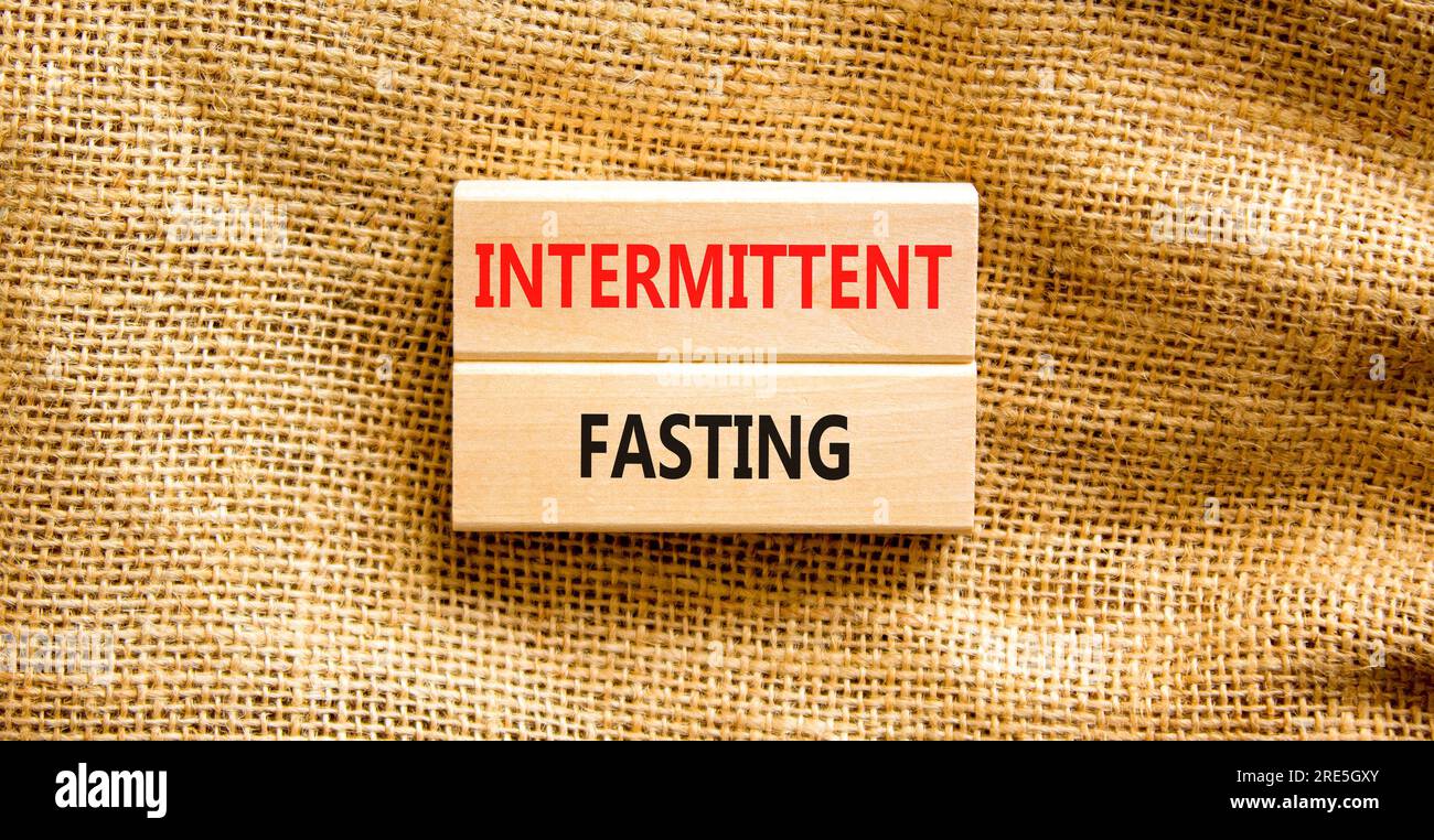 Intermittent fasting symbol. Concept words Intermittent fasting on ...
