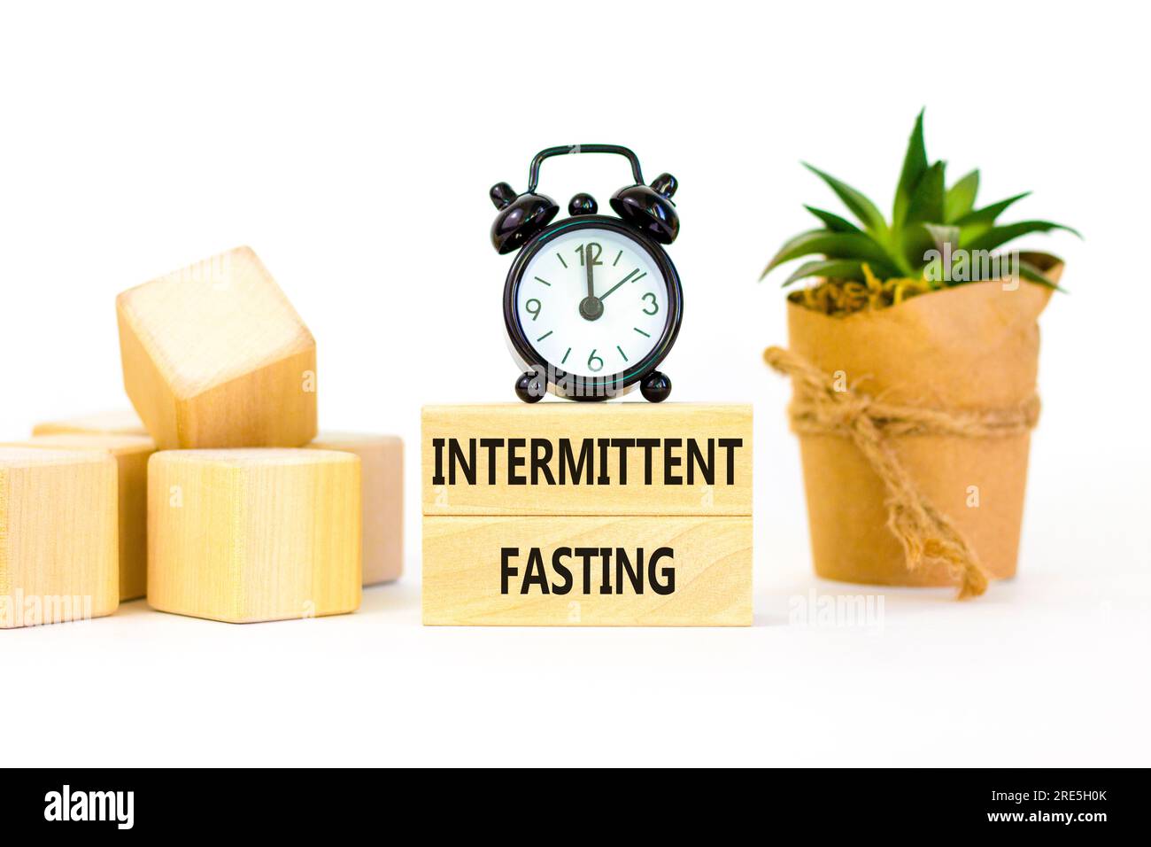 Intermittent fasting symbol. Concept words Intermittent fasting on ...