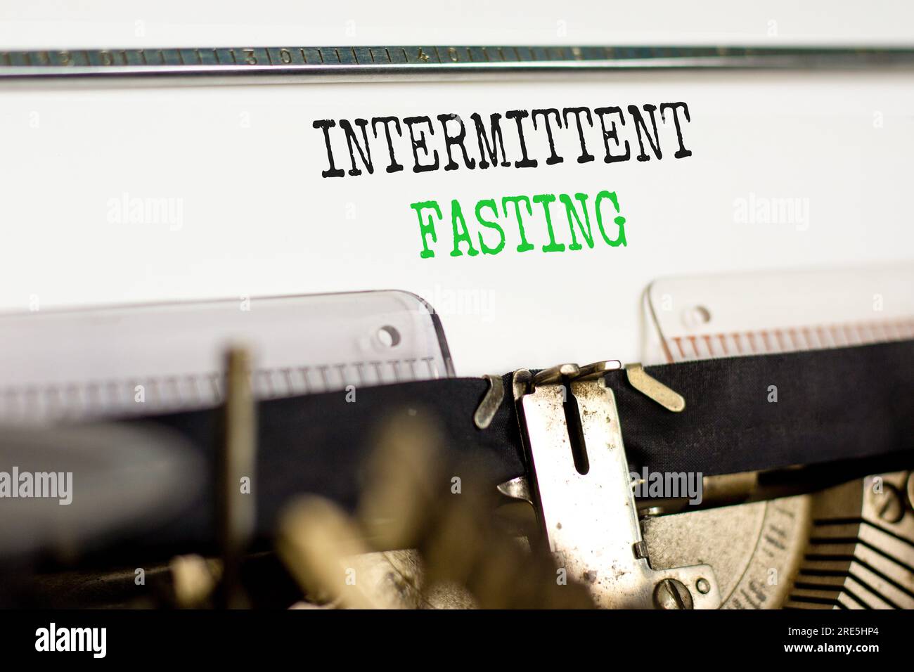 Intermittent fasting symbol. Concept words Intermittent fasting typed ...