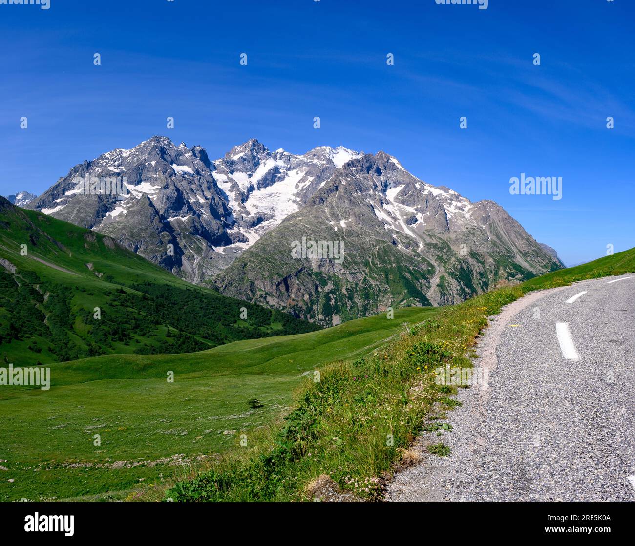 Narrow mountains road from Col de Lautaret to Col du Calibier ...