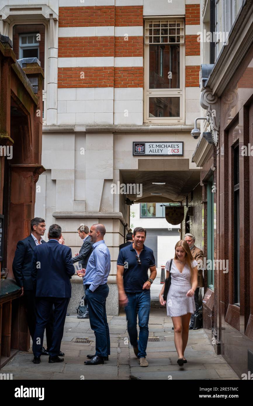 Alley london hi-res stock photography and images - Alamy