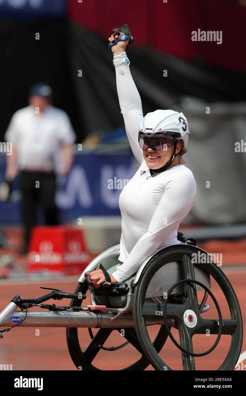 Hannah COCKROFT (Great Britain) celebrating third place in the Women's ...