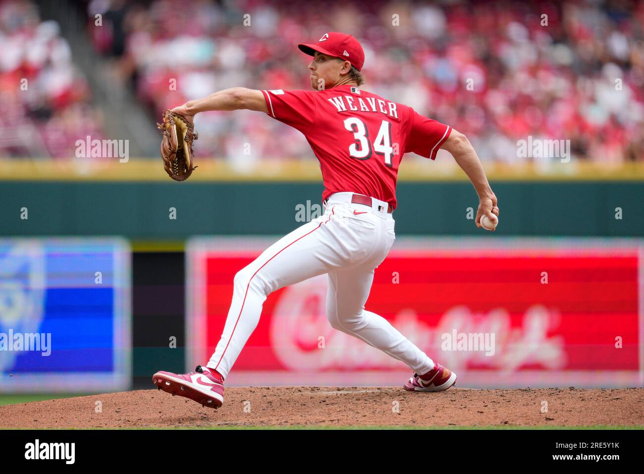 Cincinnati Reds starting pitcher Luke Weaver (34) throws during a ...