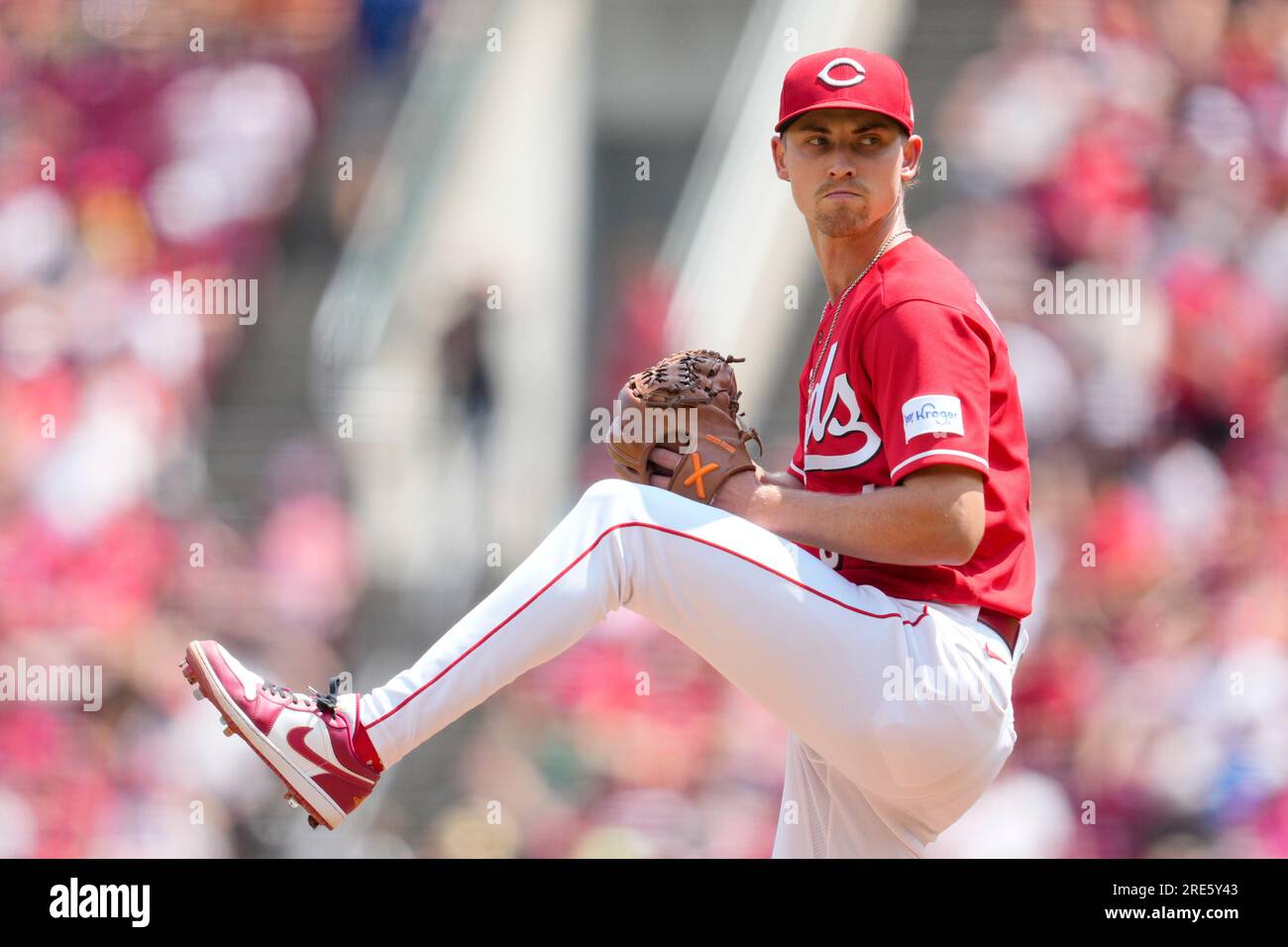 Cincinnati Reds starting pitcher Luke Weaver (34) throws against the ...