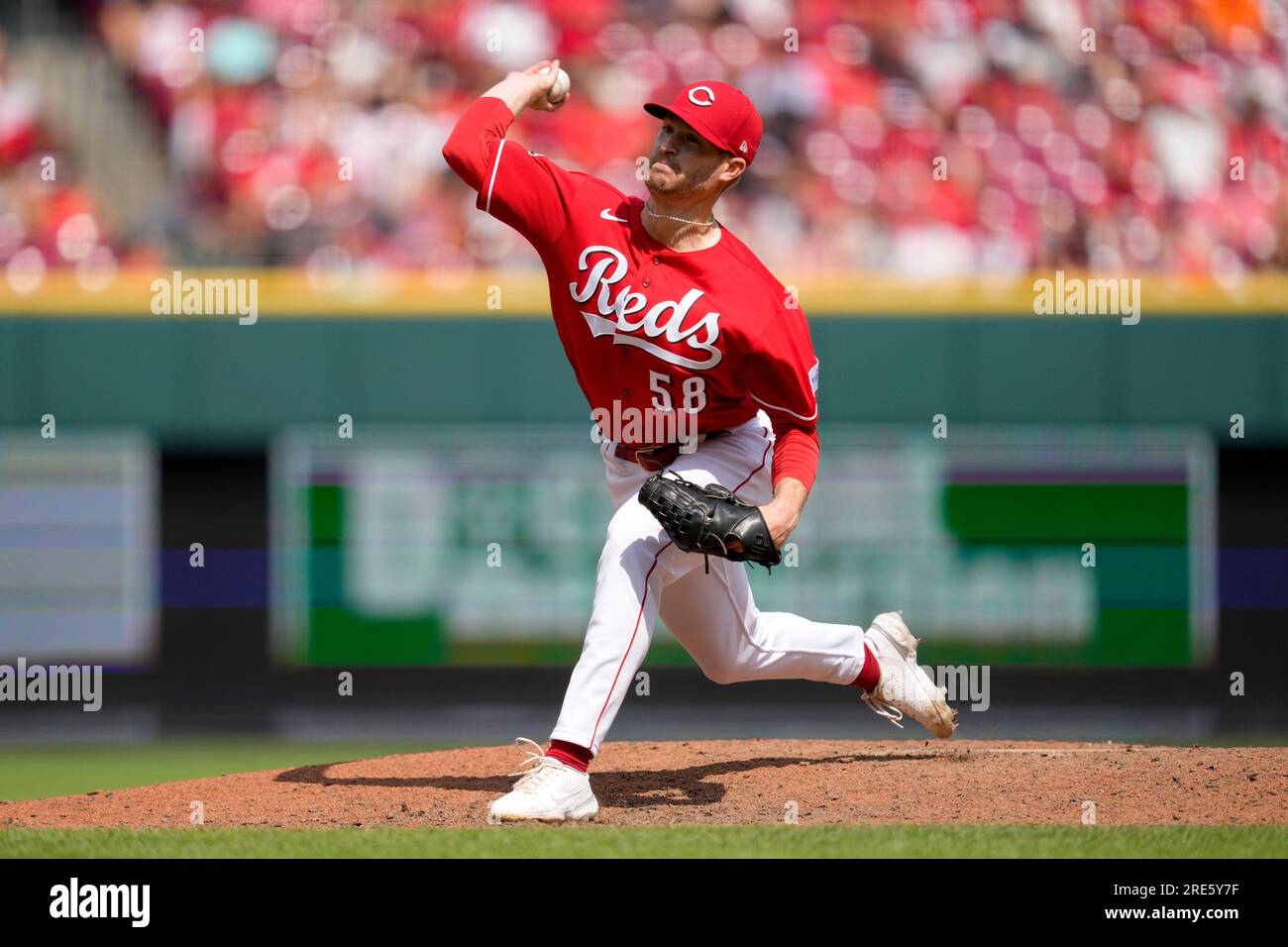 Cincinnati Reds relief pitcher Levi Stoudt (58) throws during a ...