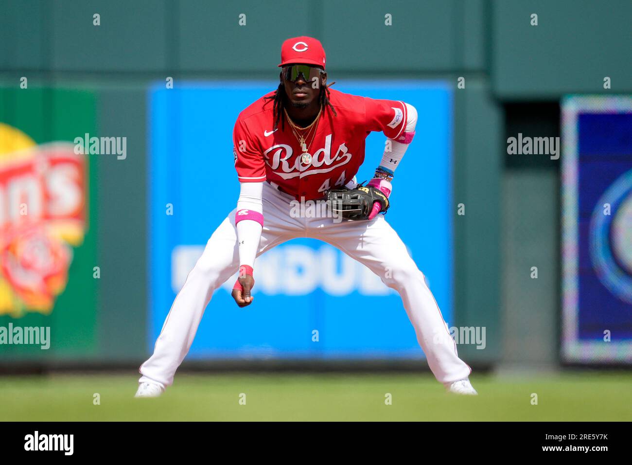 Cincinnati Reds third baseman Elly De La Cruz (44) takes a defensive ...