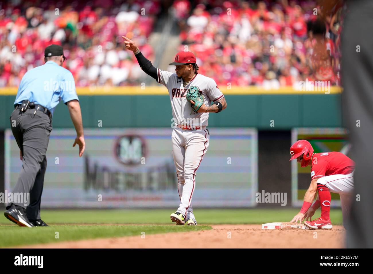 Arizona Diamondbacks second baseman Ketel Marte gestures after tagging ...