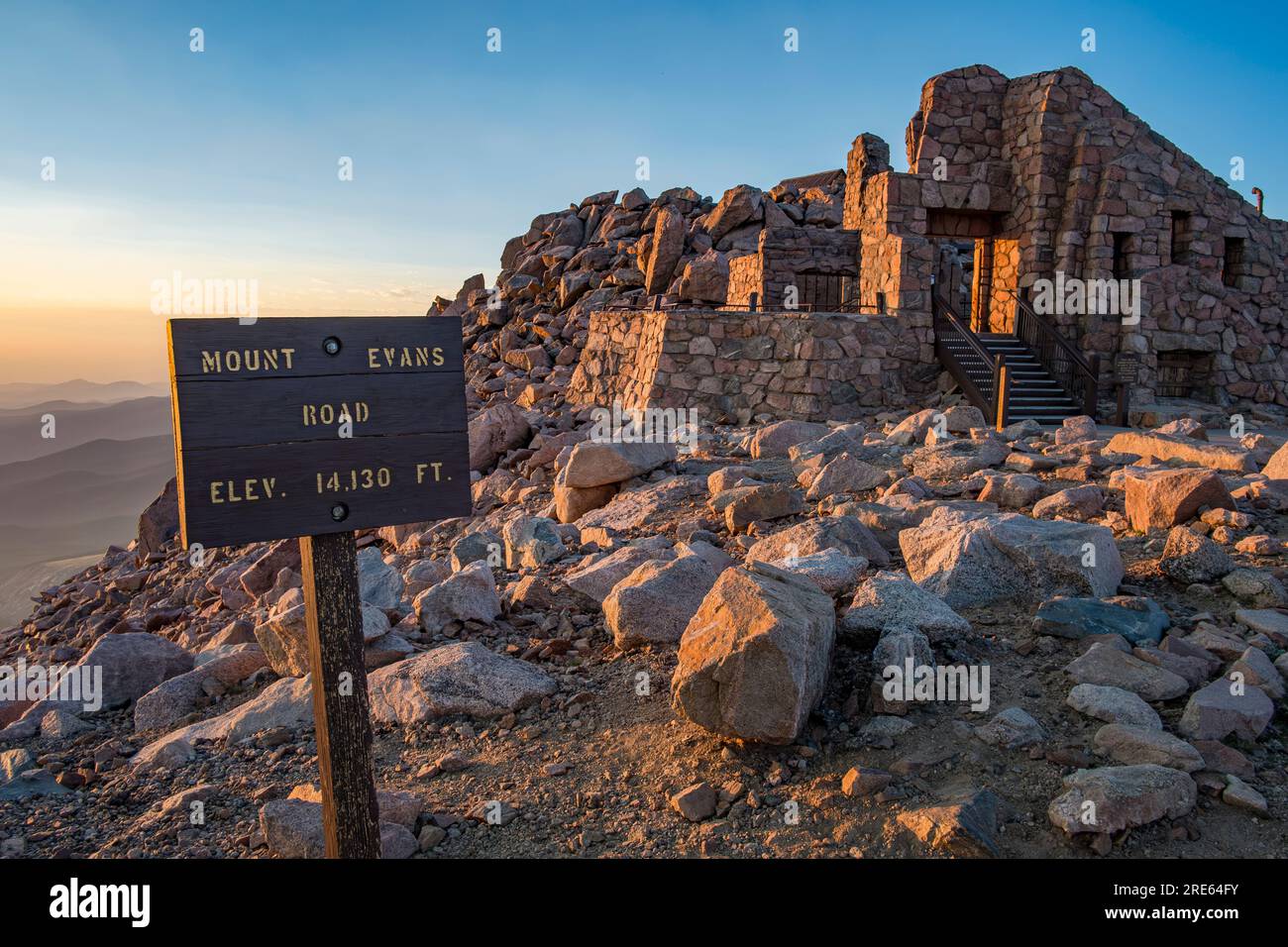 A sign at the end of the Mount Evans Road in Colorado Stock Photo - Alamy