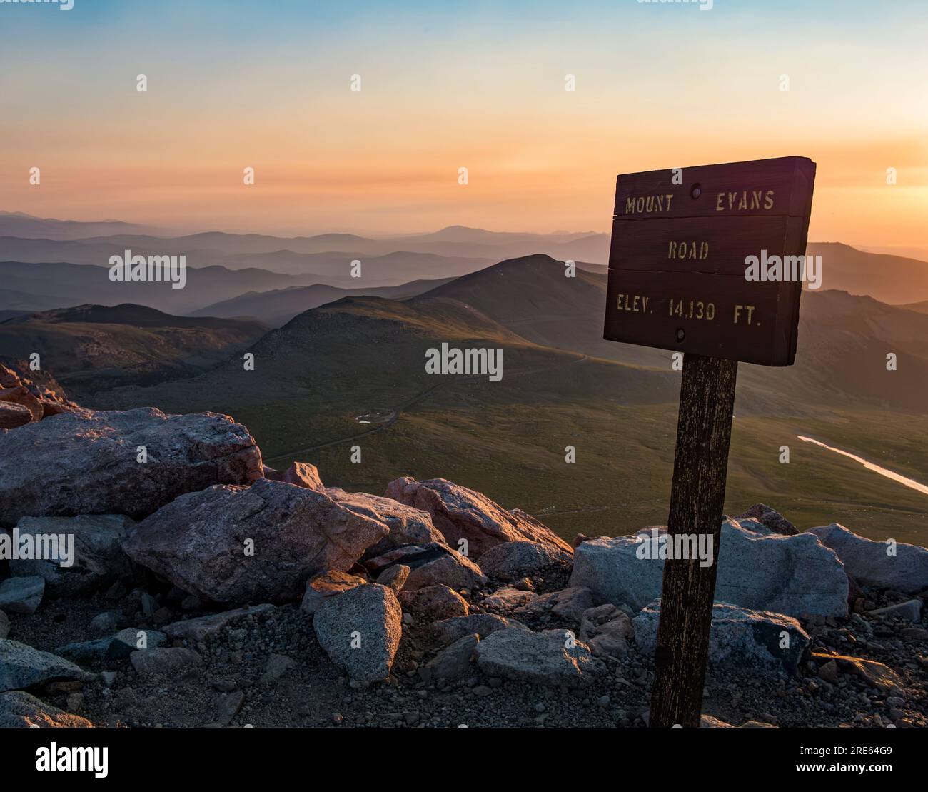 Road sign rocky mountains colorado hi-res stock photography and images ...
