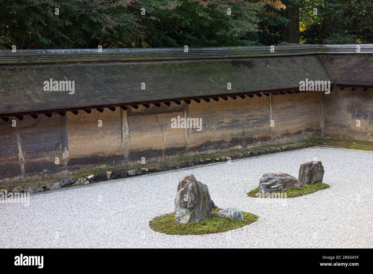 The dry landscape garden Ryoanji, a Zen Buddhist temple in Kyoto, Japan ...