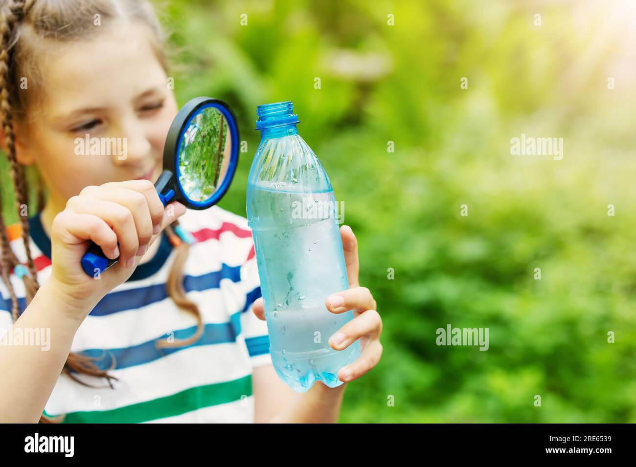 Water holding glass magnifier hi-res stock photography and images - Alamy