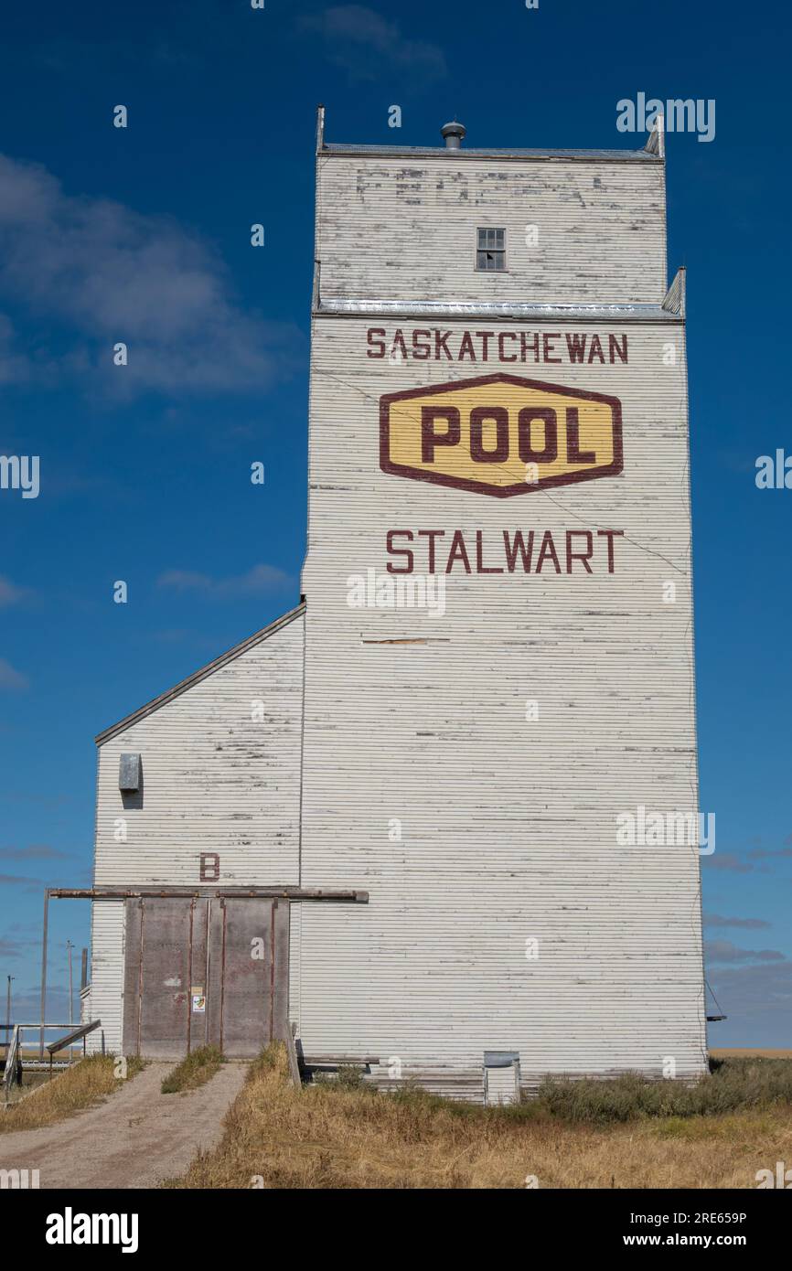 A prairie grain elevator at Stalwart, Saskatchewan, Canada Stock Photo ...
