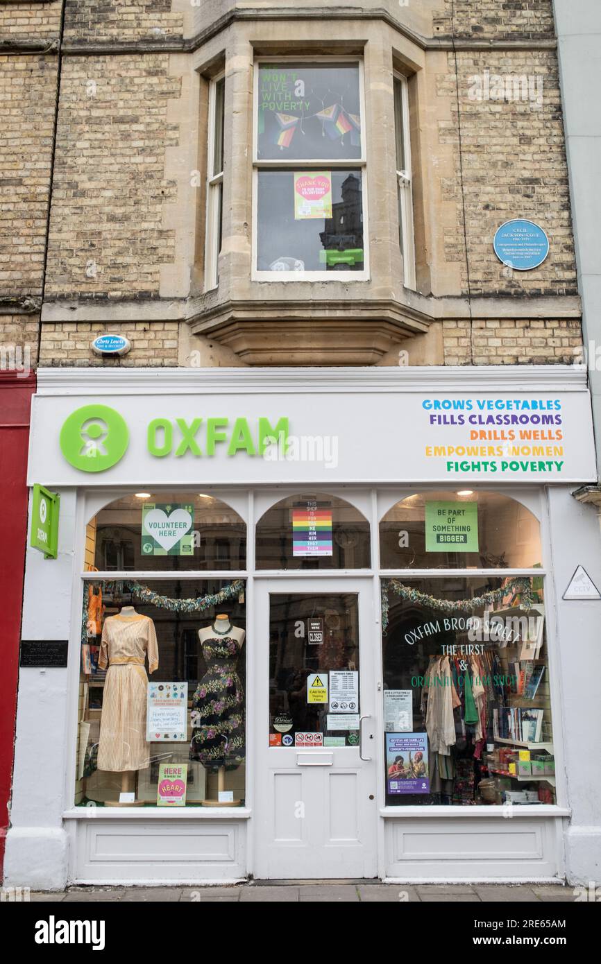 Oxford oxfam shop hi-res stock photography and images - Alamy