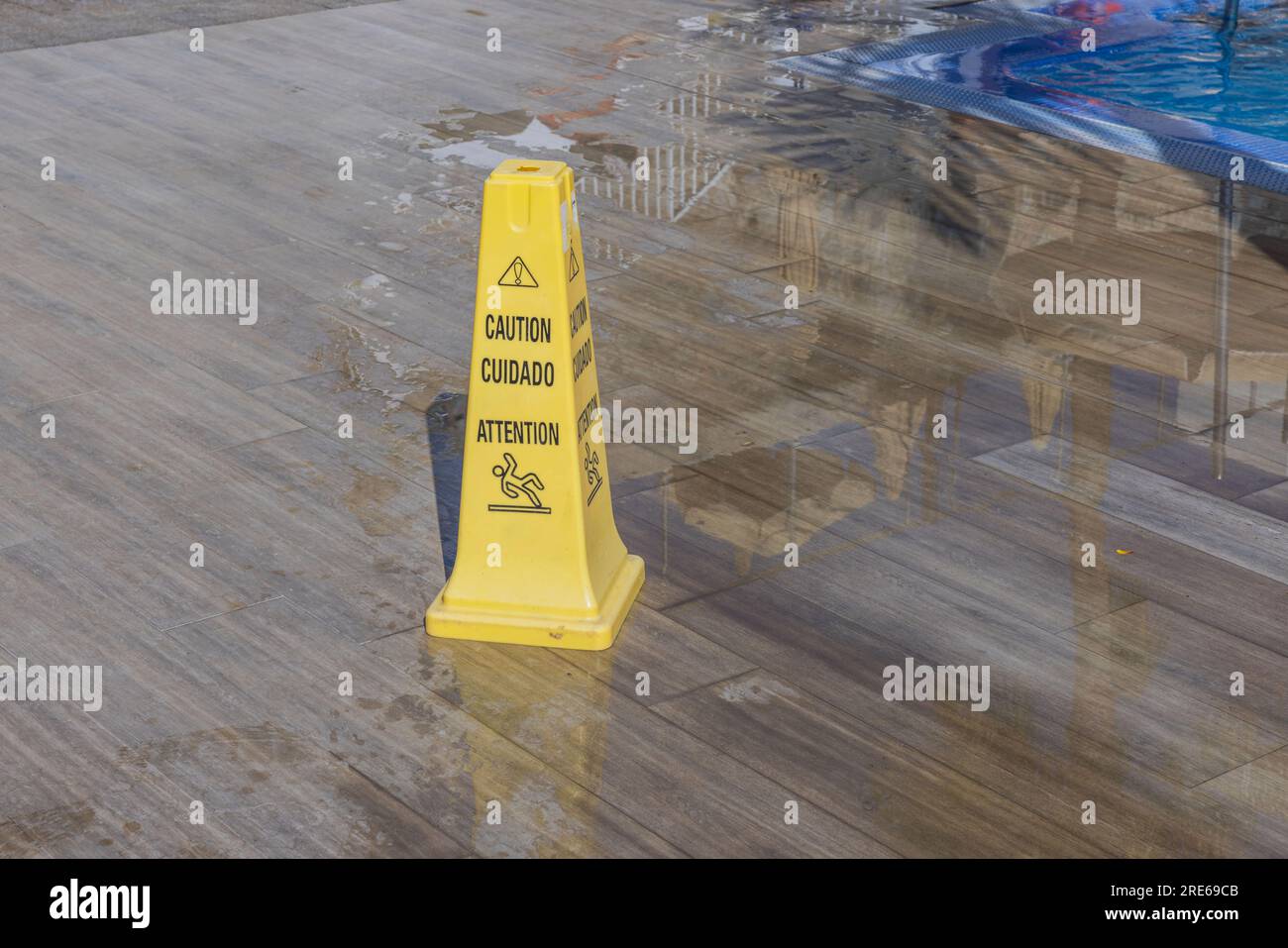 Wet floor sign safety signs hi-res stock photography and images - Alamy