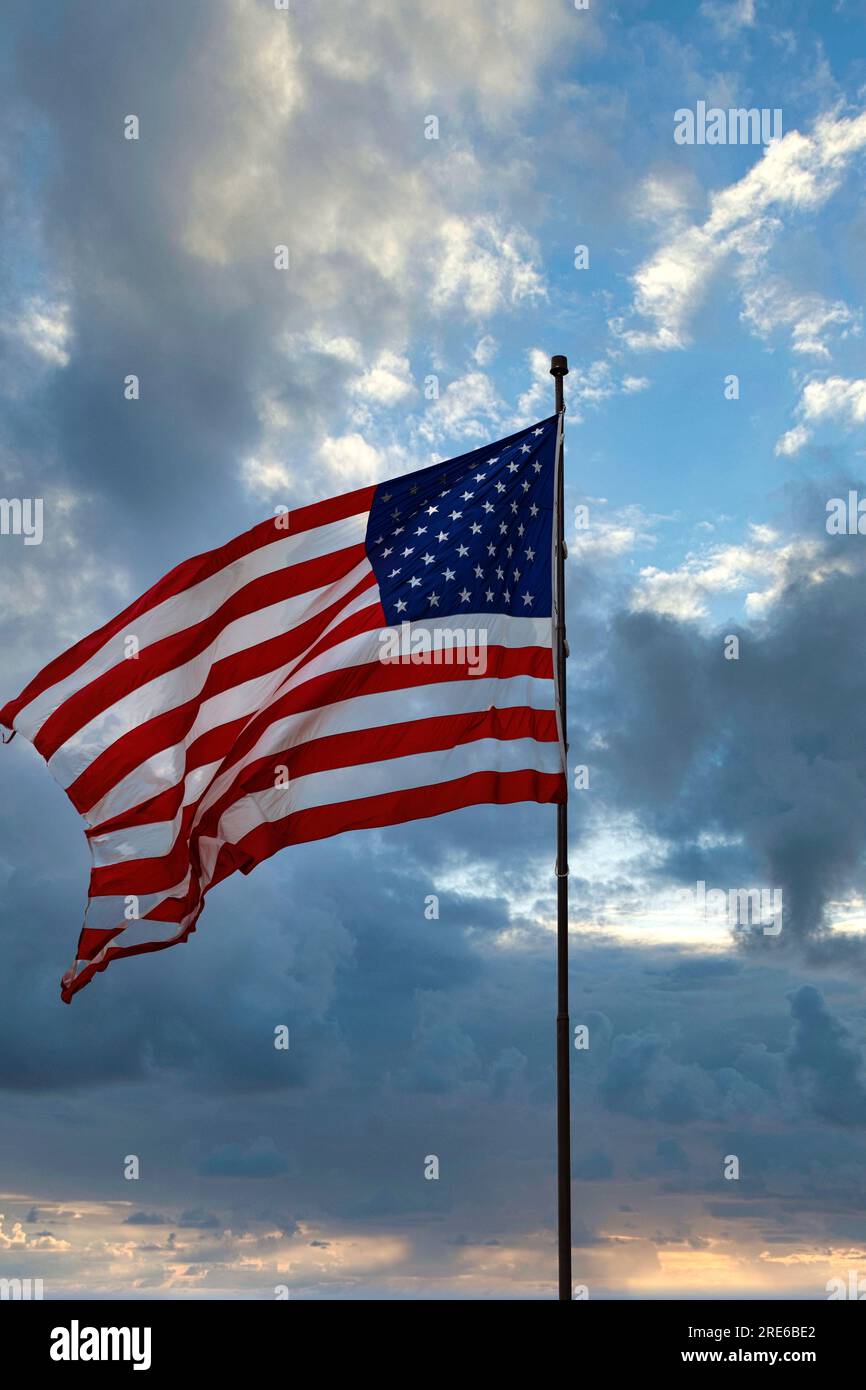 Billowing american flag hi-res stock photography and images - Alamy