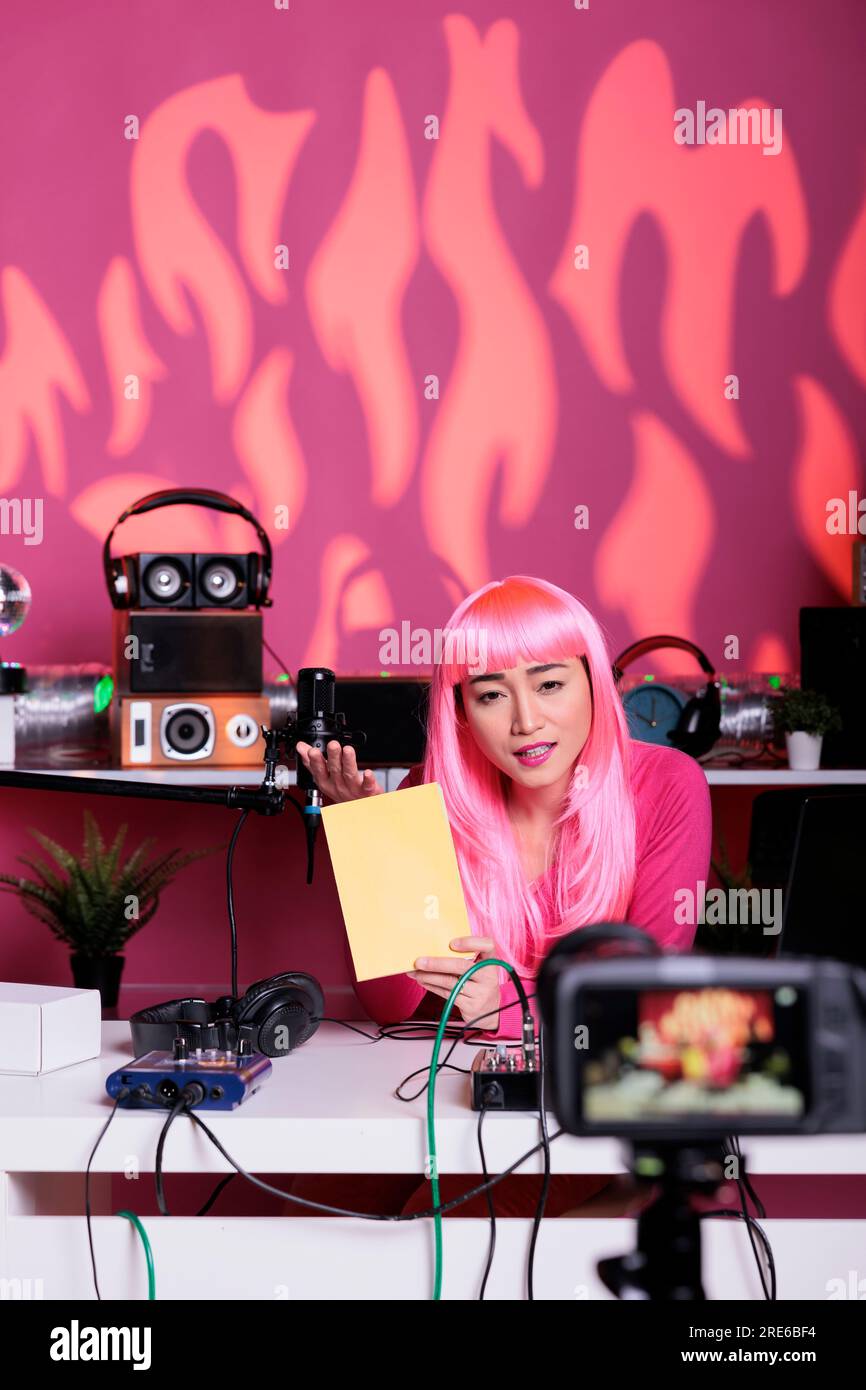 Influencer pink hair showing hi-res stock photography and images - Alamy