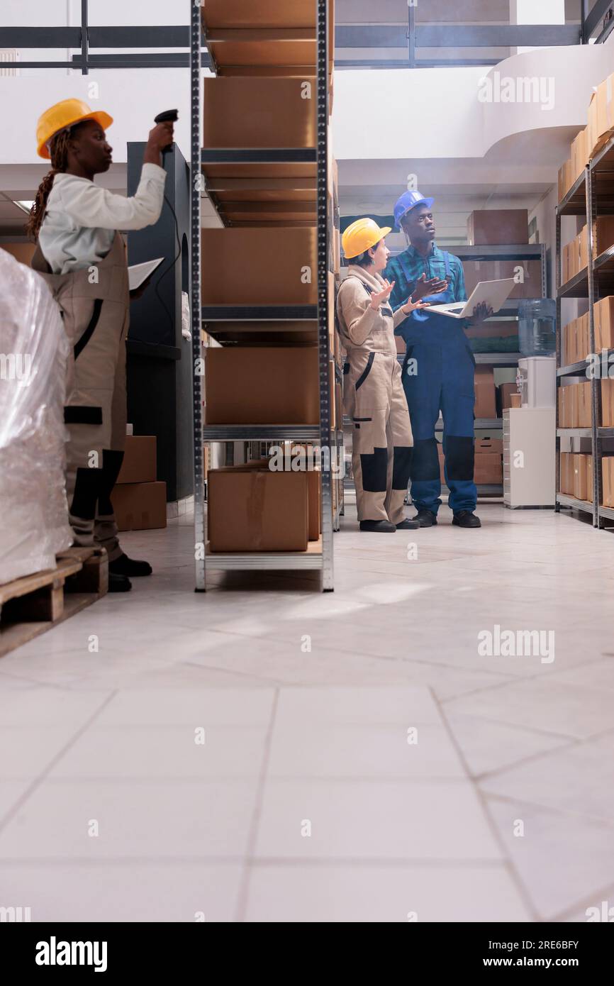 Scanning of shipping containers hi-res stock photography and images - Alamy